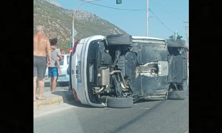 Τροχαίο στη Νέα Μάκρη επί της Λεωφόρου Μαραθώνος, με ανατροπή ...