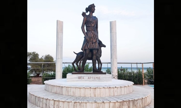 Το άγαλμα της Αρτέμιδας του γλύπτη Ιωάννη Μπάρδη σε δεσπόζουσα θέση ...