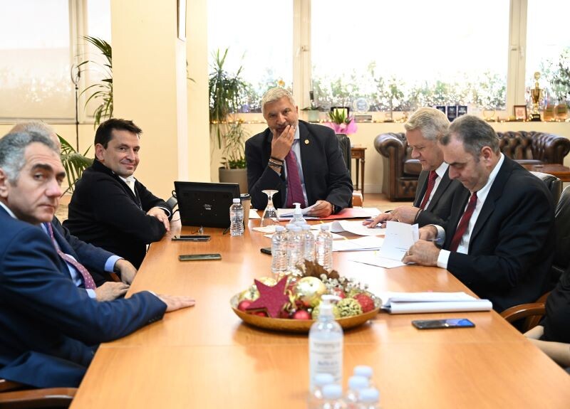 Υπεγράφη η προγραμματική σύμβαση για το έργο «Ανακατασκευή στίβου και ...